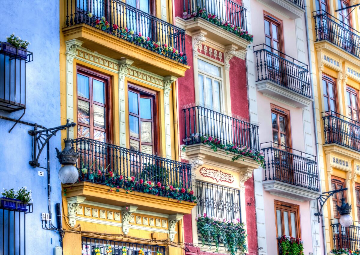 Living in Valencia: The Best Neighborhoods for Families and Why ...